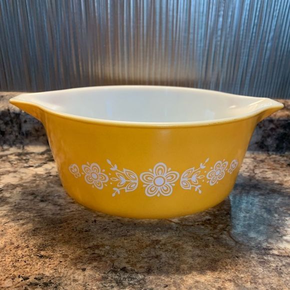 Pyrex | Kitchen | Vintagepyrex2 2 Quart Gold Butterfly Casserole Dish ...